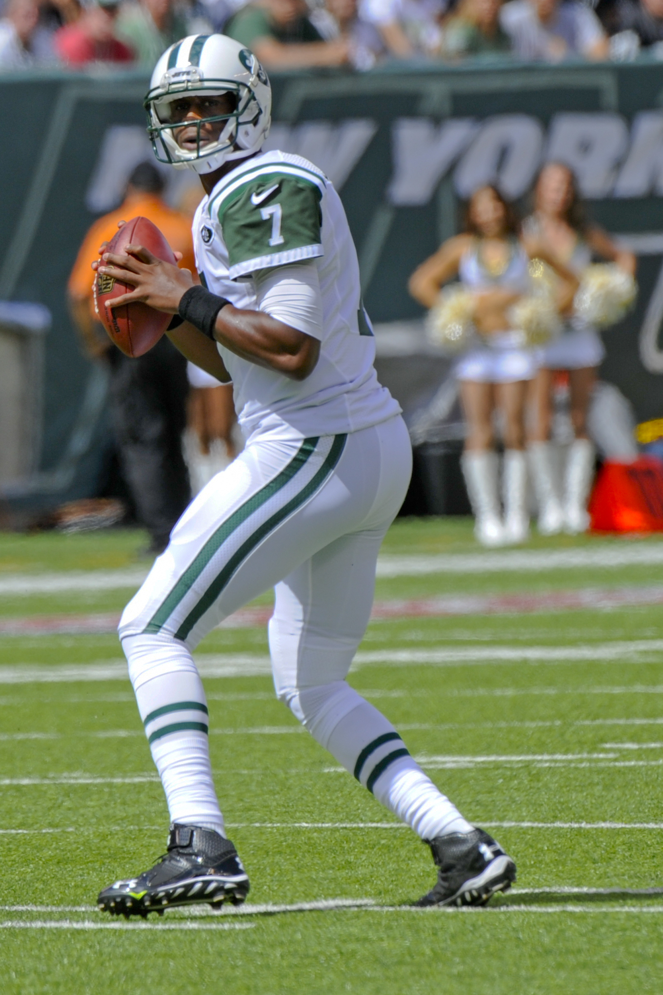 Defense, Ivory run lead Jets past Raiders 19-14