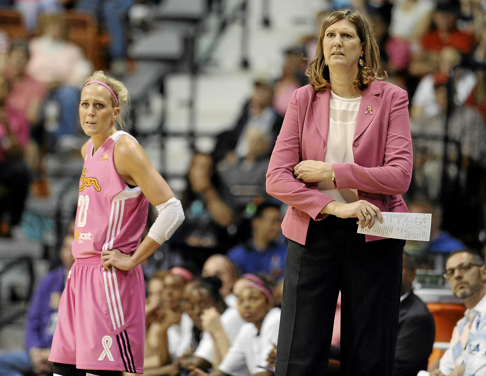 Angel McCoughtry leads Dream past Sun