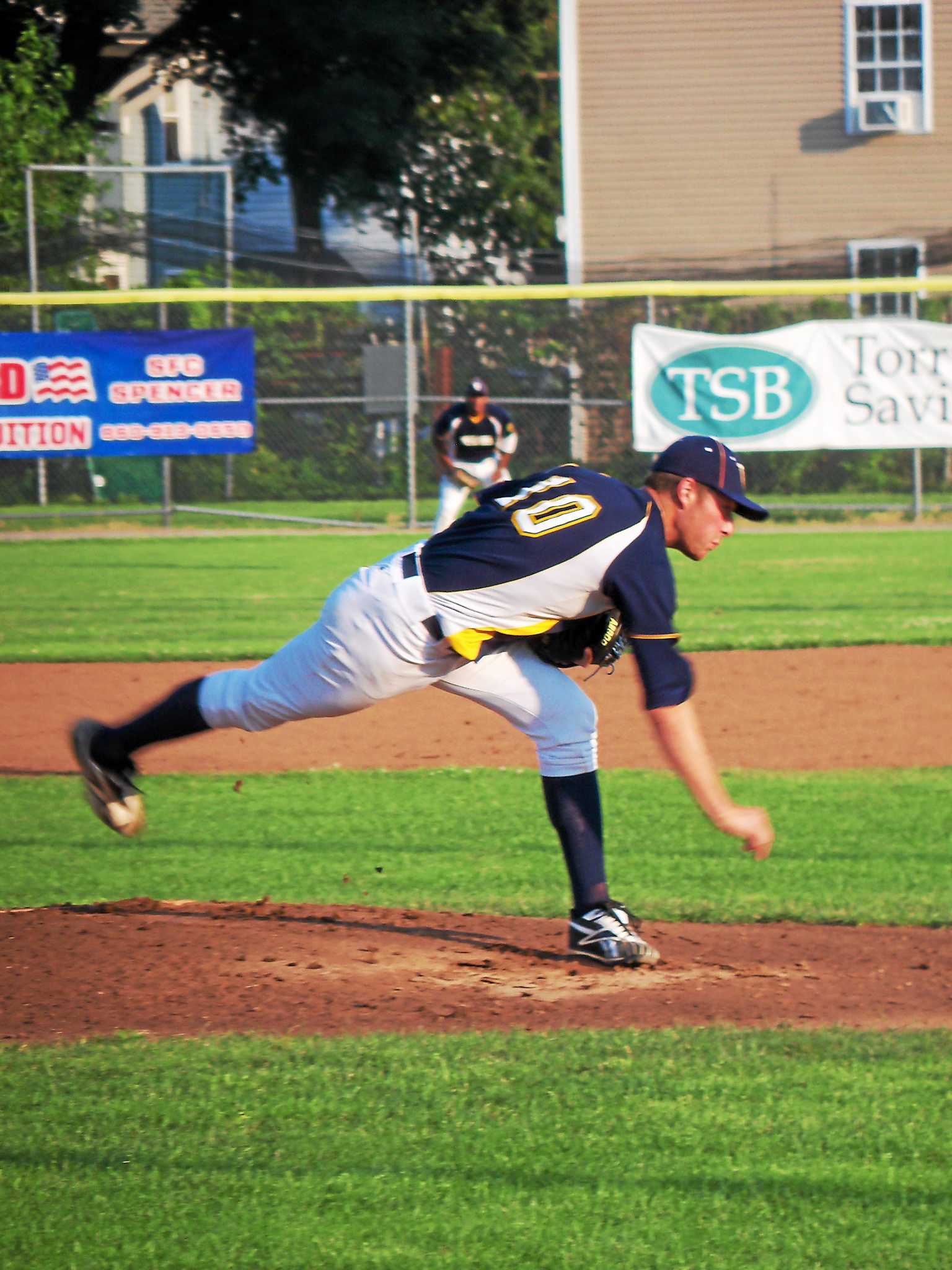 Torrington Titans fall to Pittsfield Suns