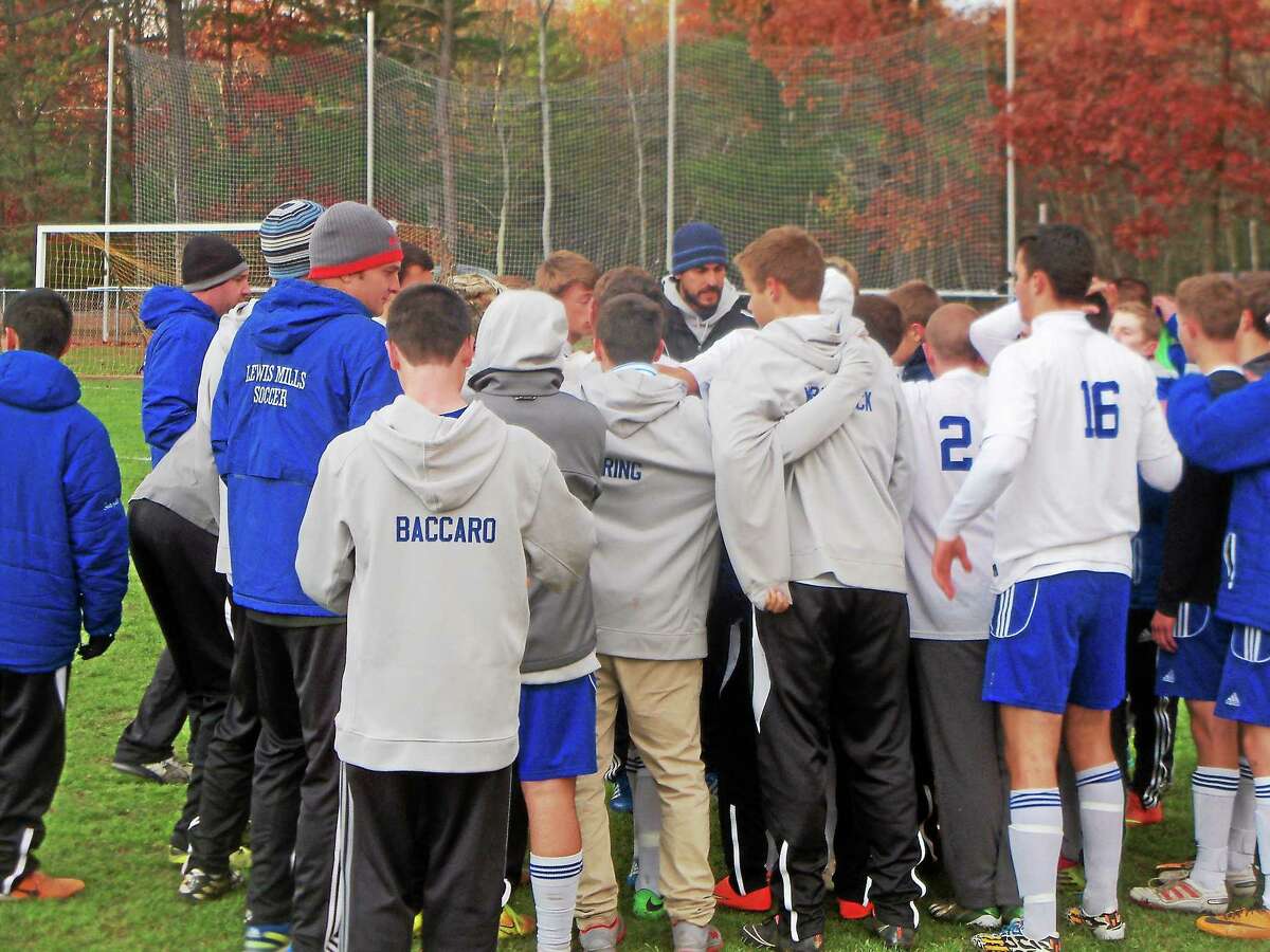 Class M boys soccer: Ellington shuts out No. 1 Lewis Mills