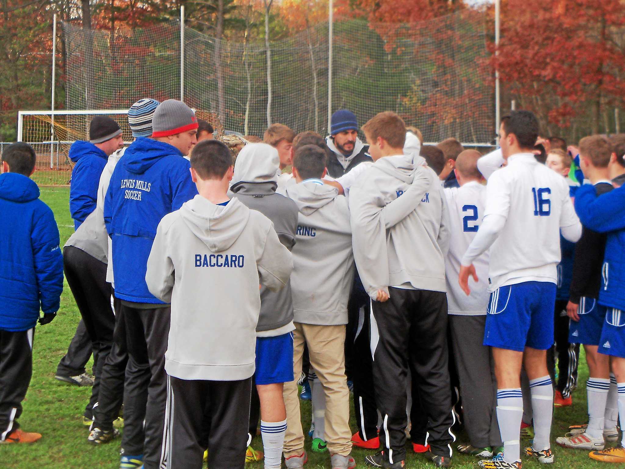 Class M boys soccer: Ellington shuts out No. 1 Lewis Mills