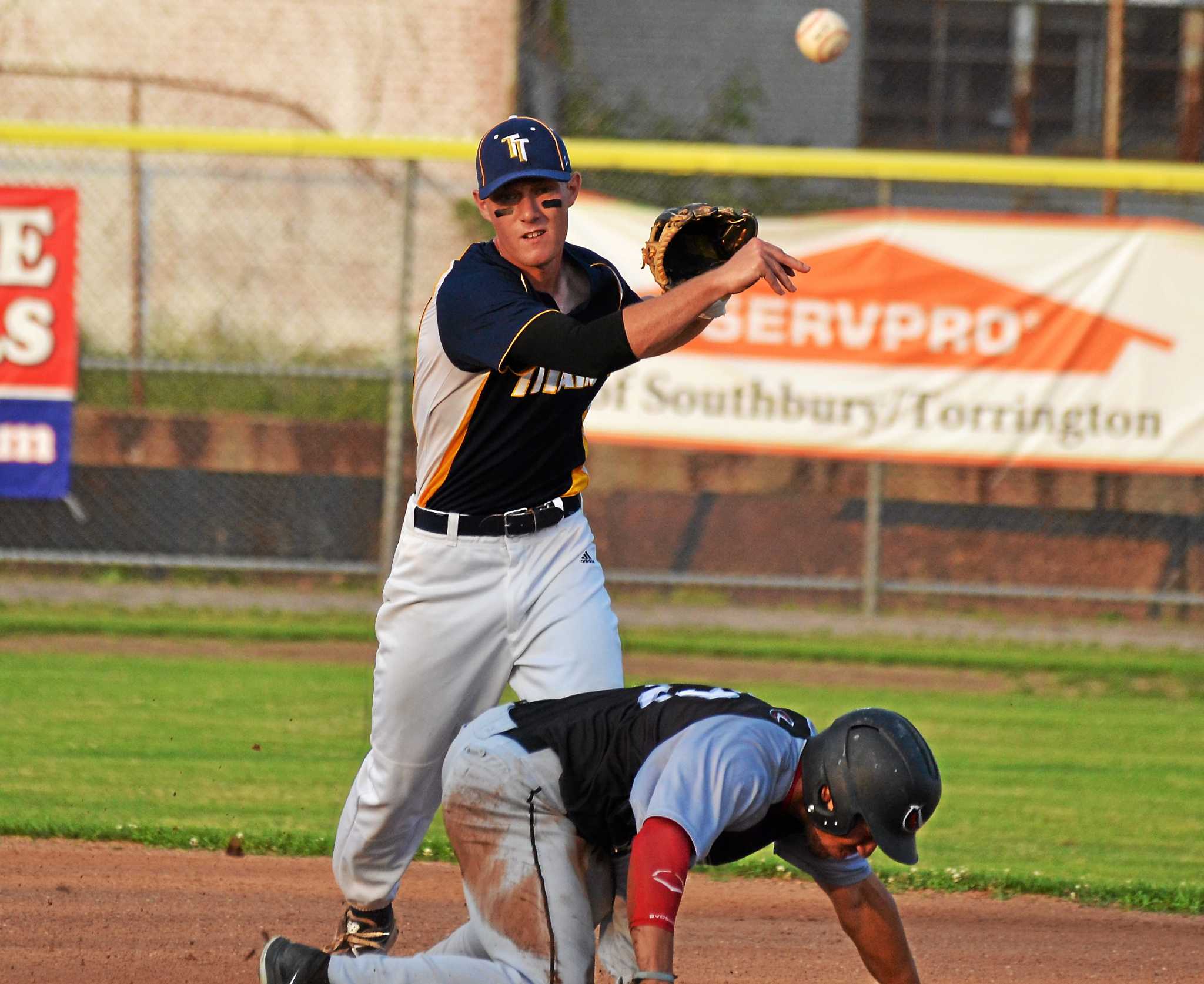 Torrington Titans power past Nashua Silver Knights