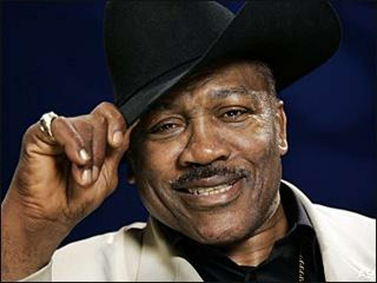 Boxing great Joe Frazier dies at 67 after cancer fight