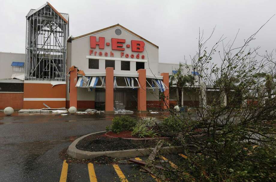 As Hurricane Harvey Hit Houston 17 People Took Shelter Inside H E B