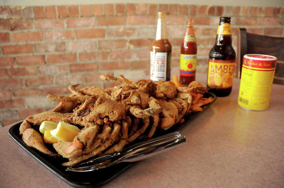 How to make Ragin' Cajun's barbecued fried blue crabs at home