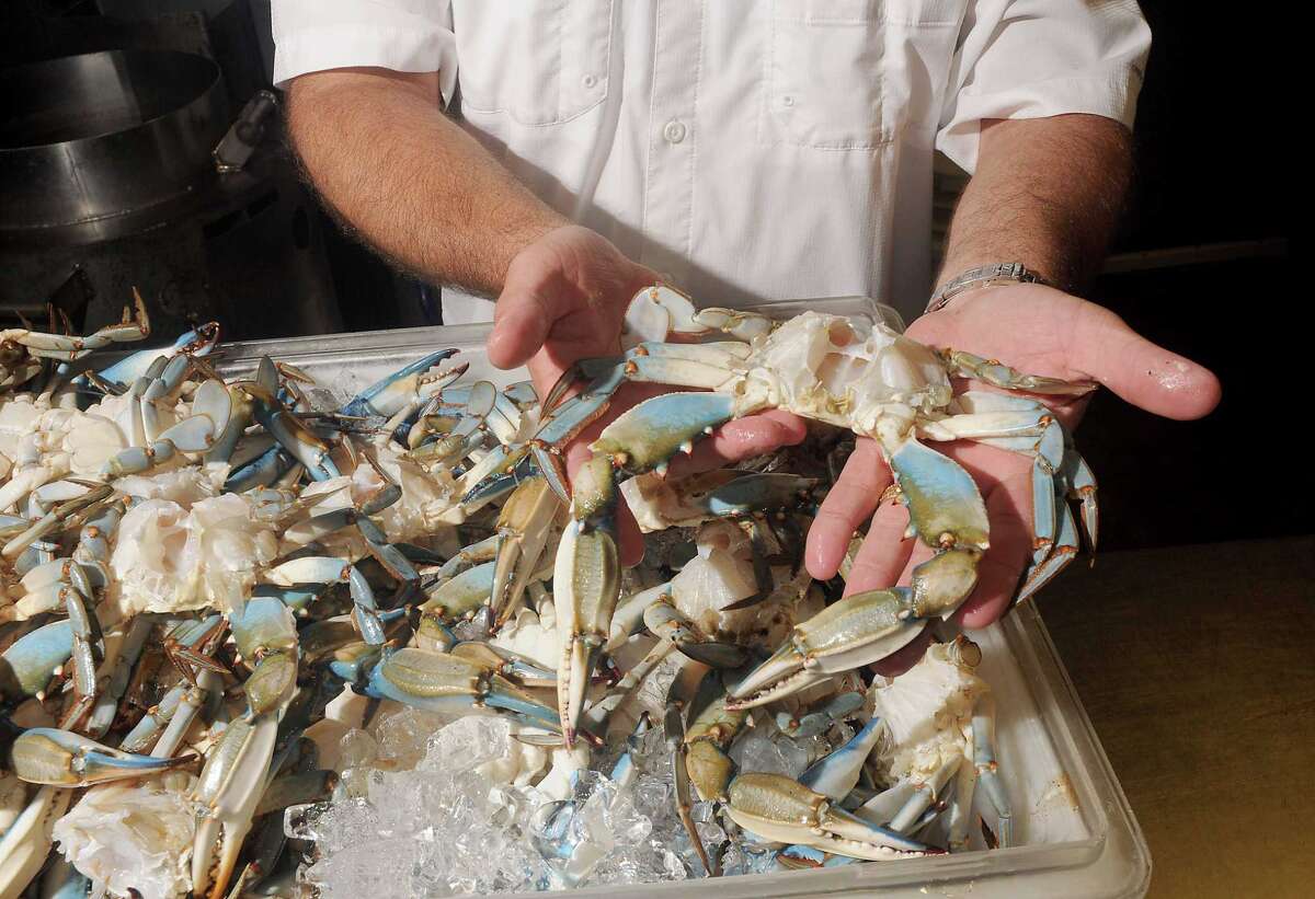 How to make Ragin' Cajun's barbecued fried blue crabs at home