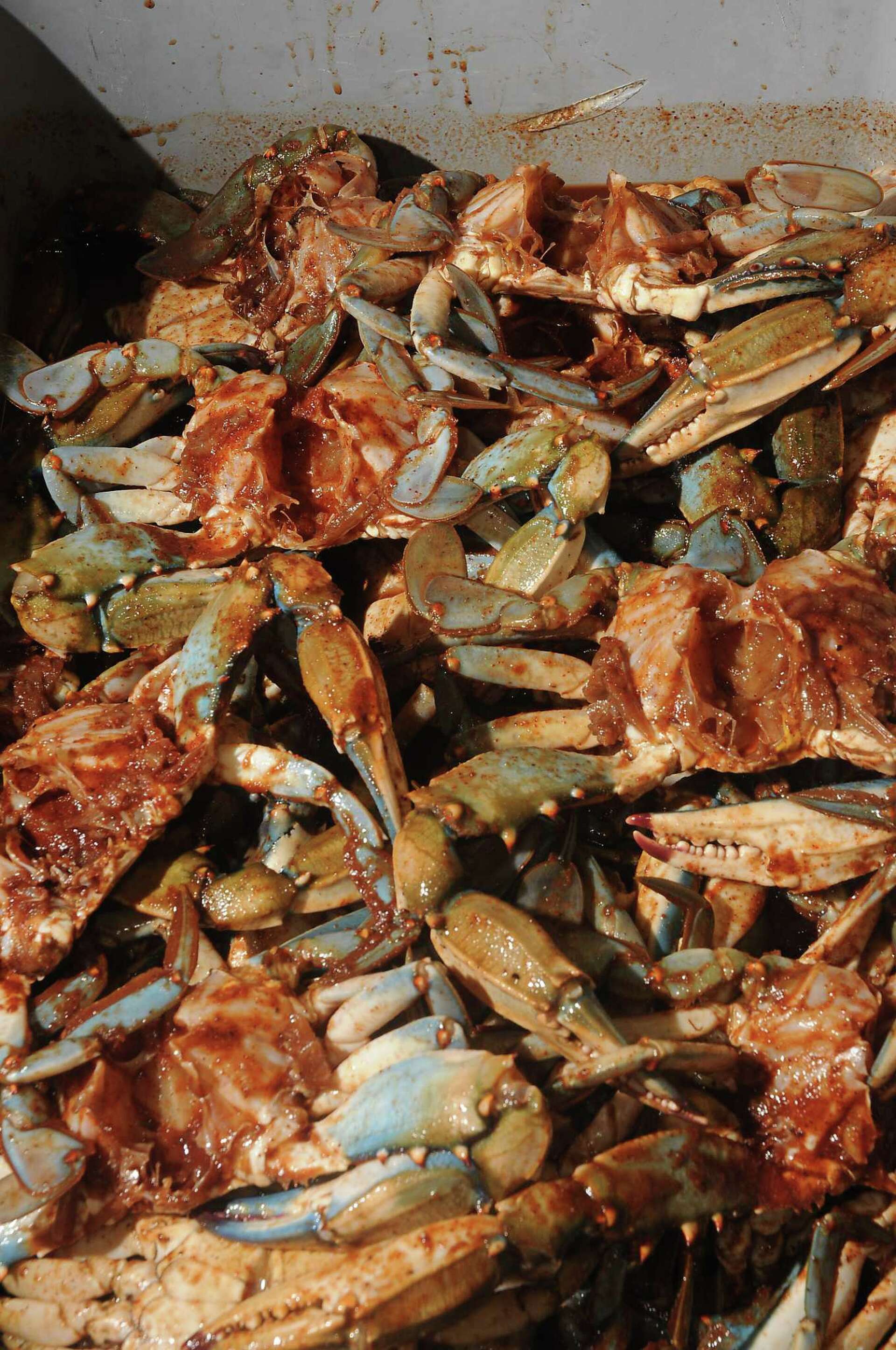 How to make Ragin' Cajun's barbecued fried blue crabs at home