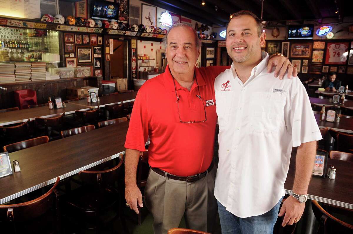 How to make Ragin' Cajun's barbecued fried blue crabs at home