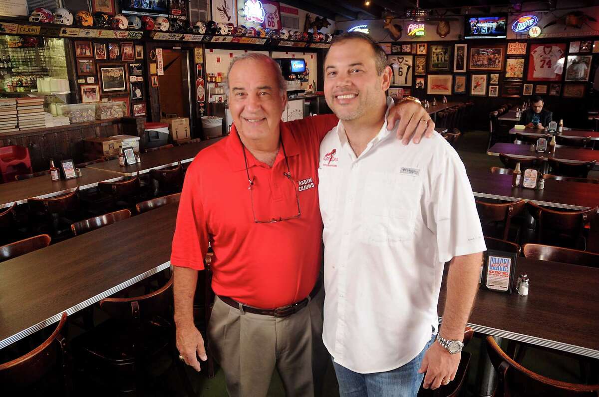 How to make Ragin' Cajun's barbecued fried blue crabs at home