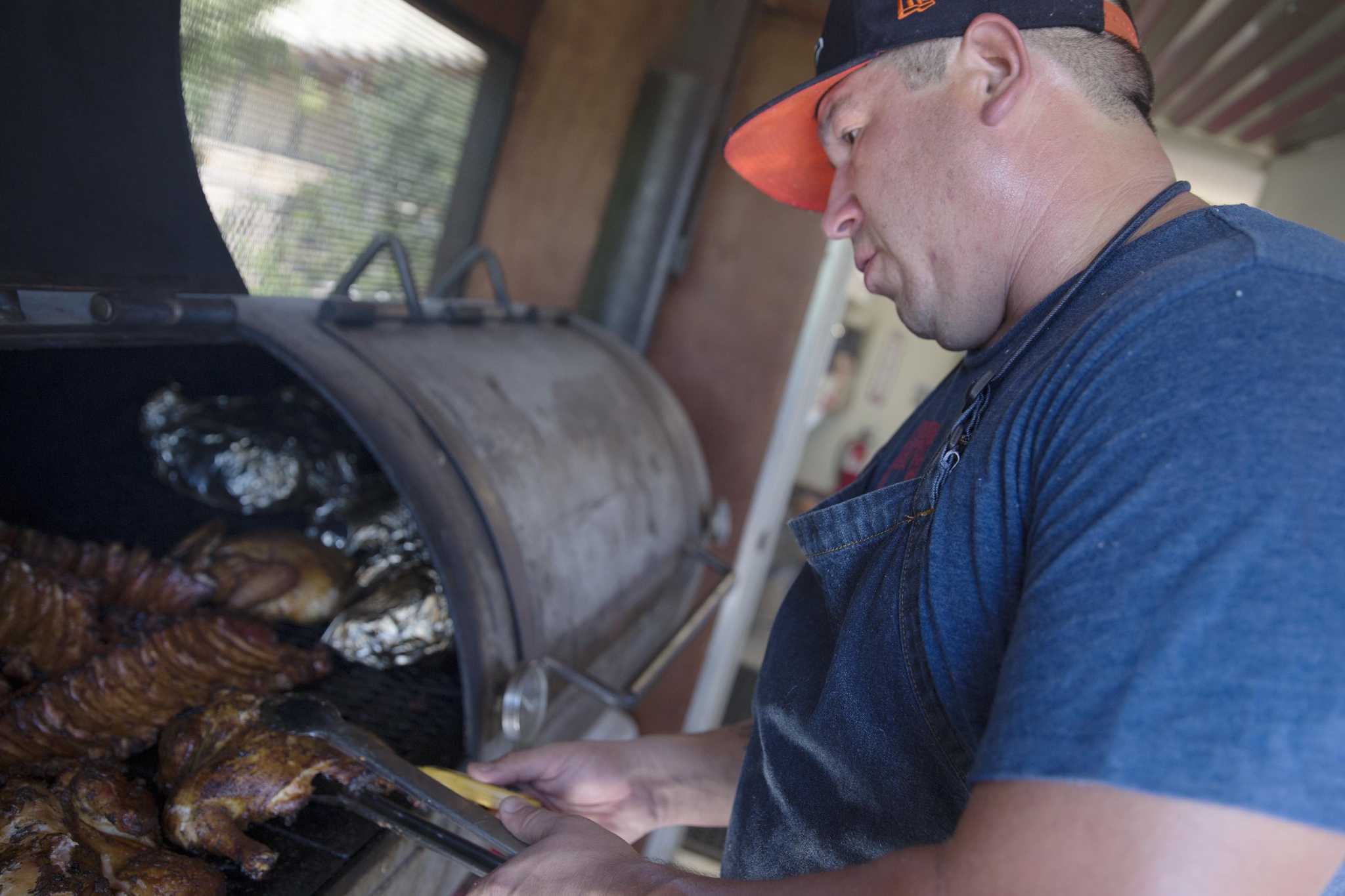 New Alamo Ranch barbecue truck earning serious fans