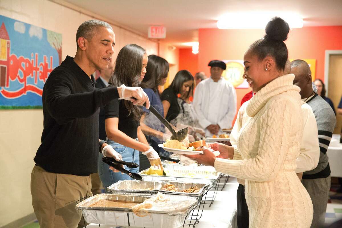 The truth behind the viral photo of Barack Obama serving meals to ...