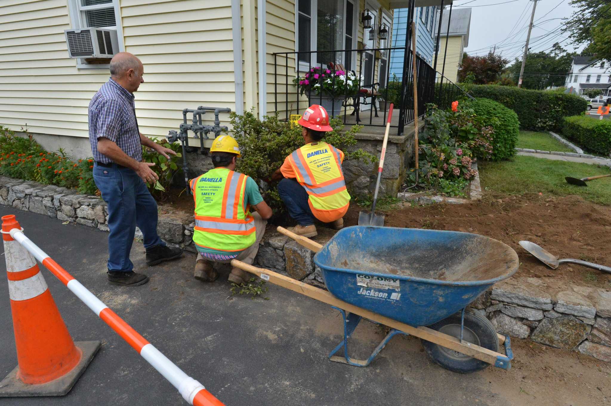 Eversource upgrading gas lines in East Norwalk