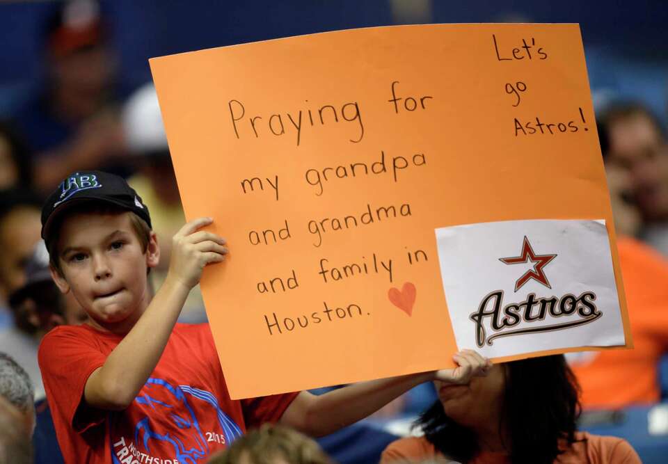 Astros fan has the best sign in support of Houston