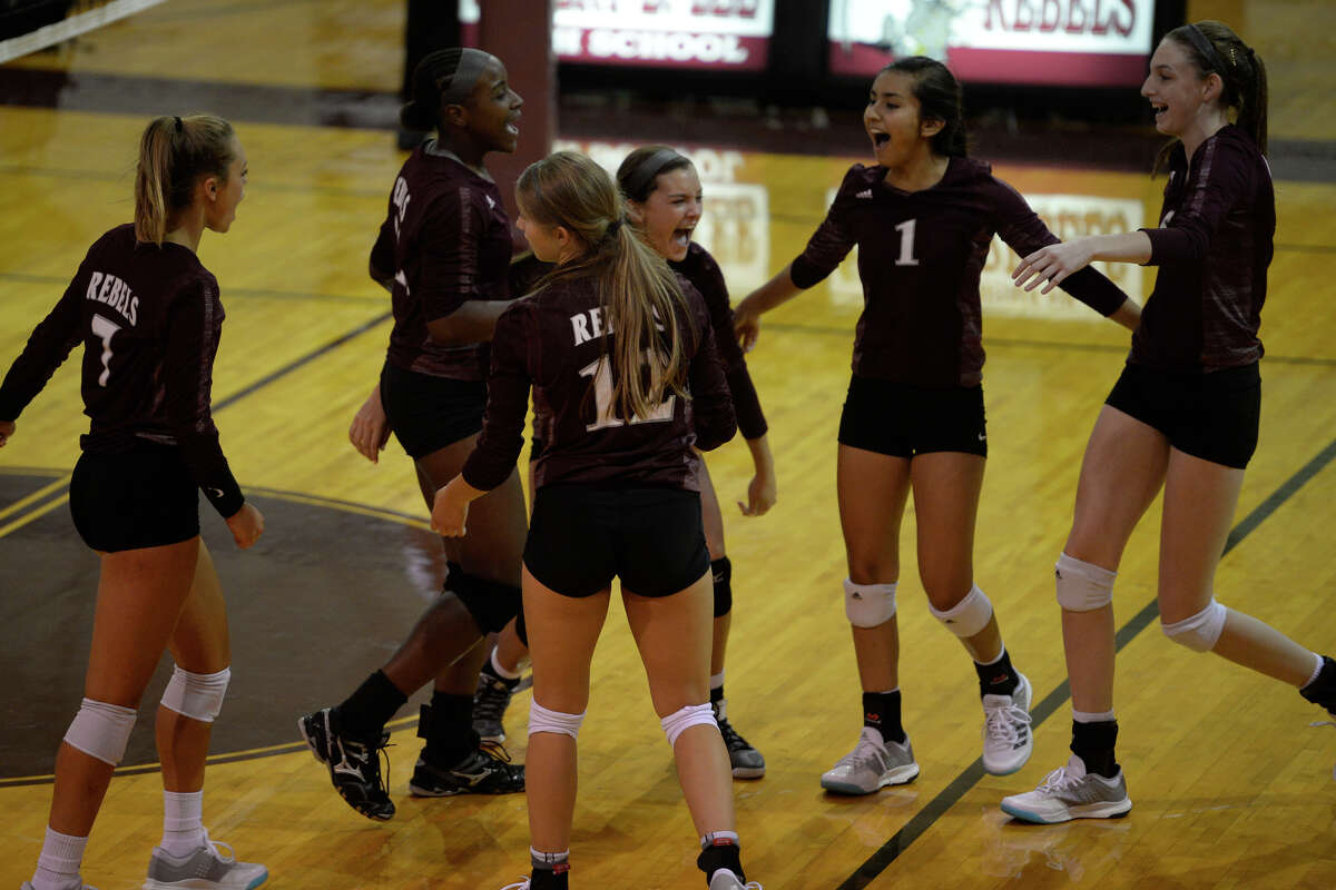 HS VOLLEYBALL: Lee has impressive home opener in win over Monahans