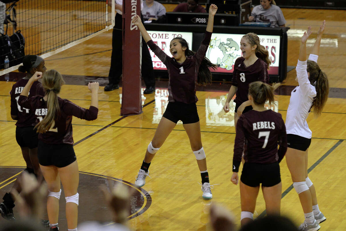 HS VOLLEYBALL: Lee has impressive home opener in win over Monahans