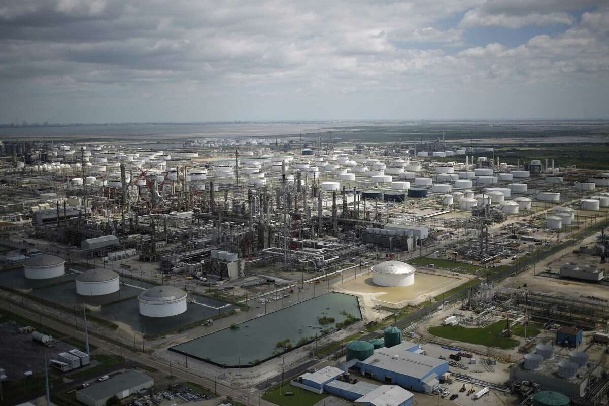 Chevron eyes Houston refinery
