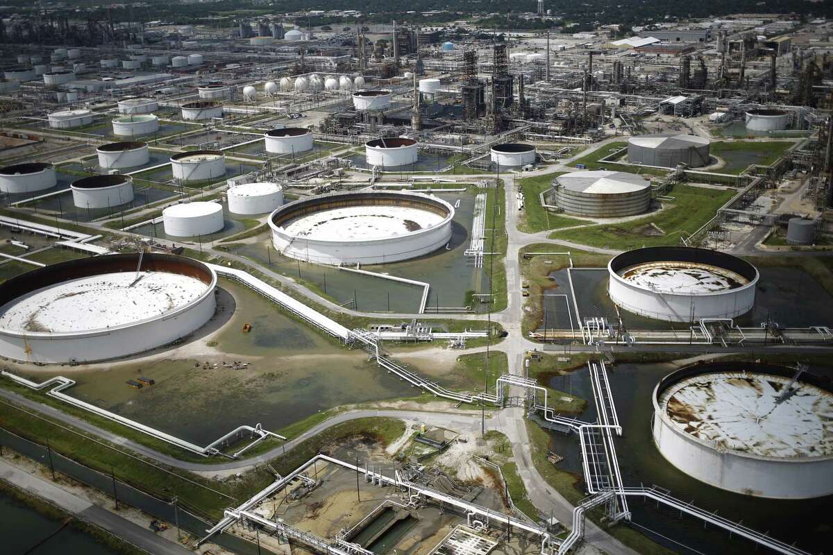 Chevron eyes Houston refinery