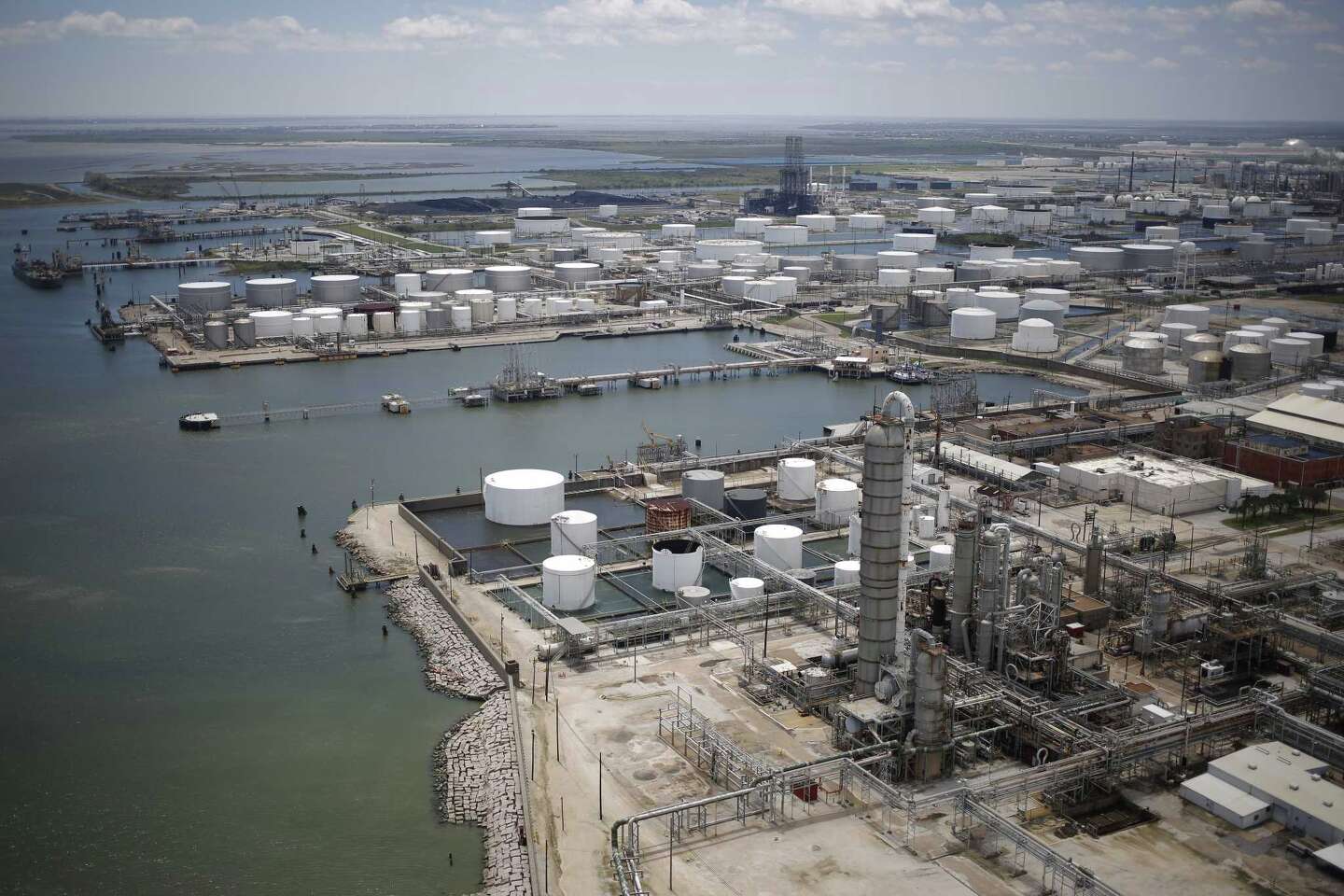 U.S. chemical production struggles to come back online