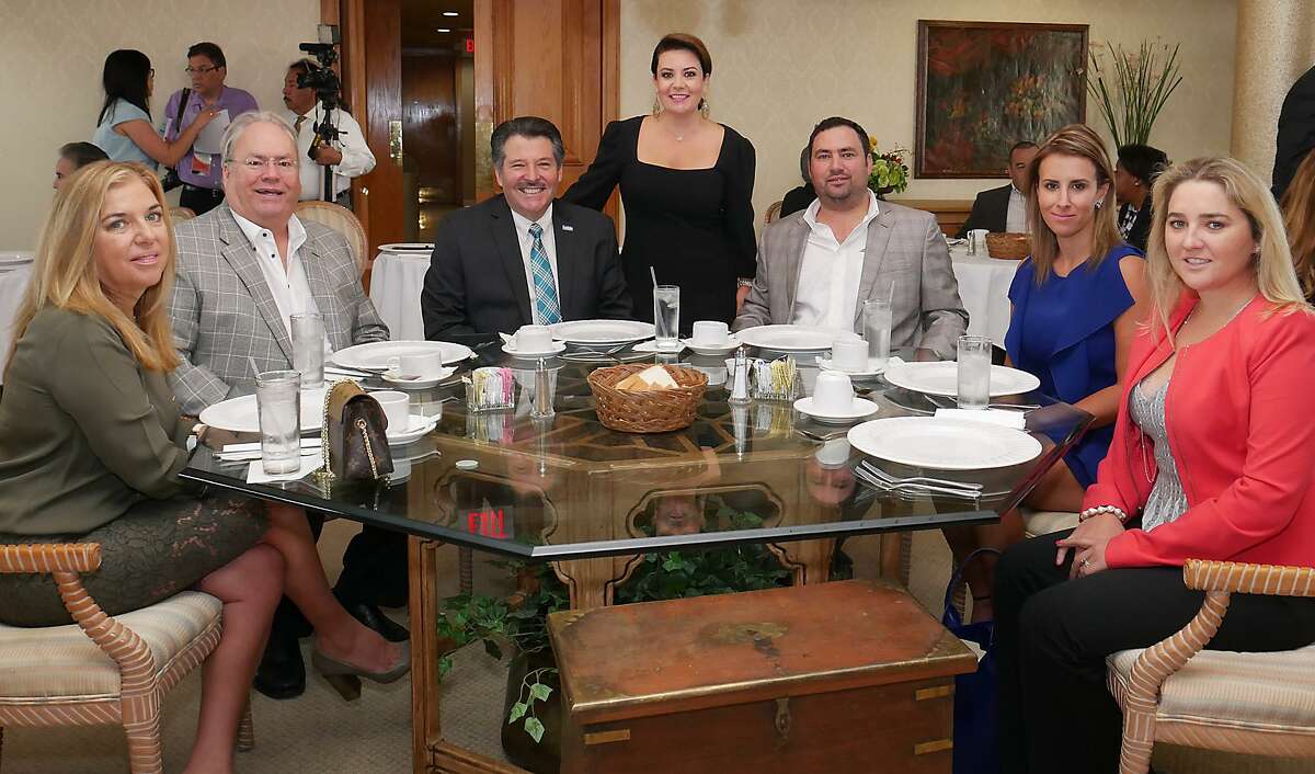 RECONOCEN A EMPRESARIOS DEL AÑO