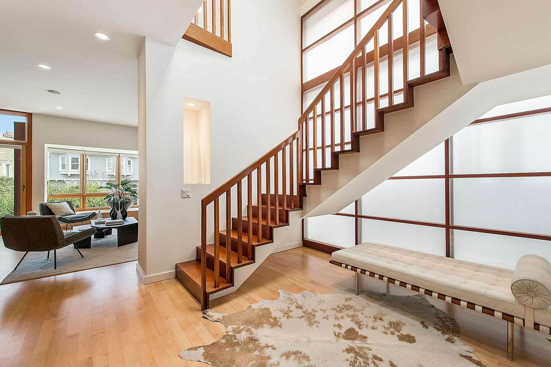 Fine finishes, versatility define Inner Sunset trilevel