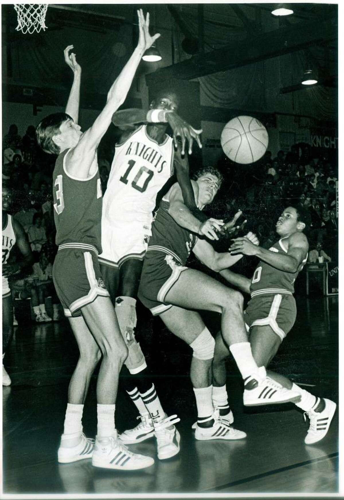 ELSBERRY Remembering Manute, a 'Special Blessing'