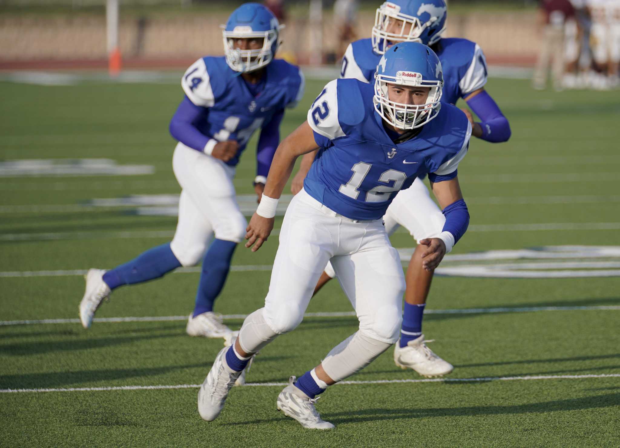 2 years later, player who attacked ref returns to field for Jay