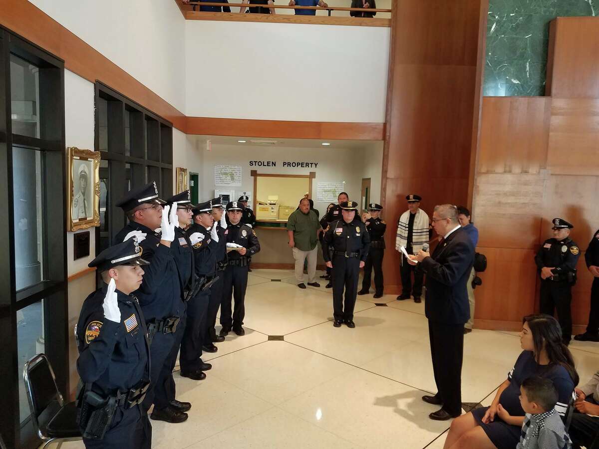 Families witness new Laredo police officers take oath