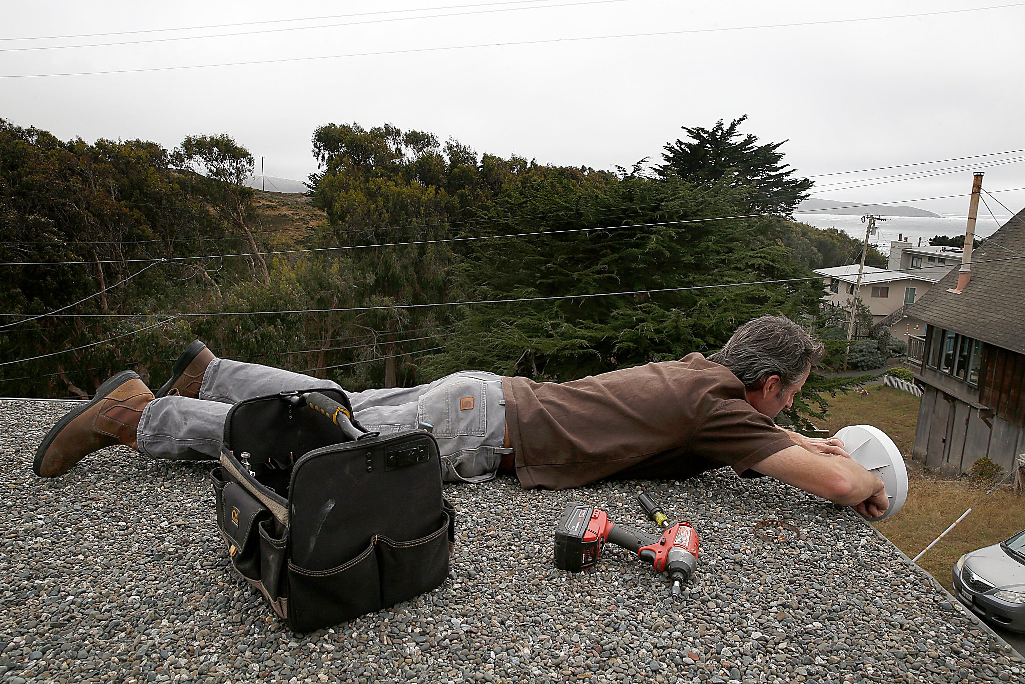 One man’s DIY Internet service connects isolated Marin County hamlet