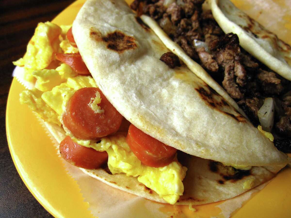 365 Days of Tacos: El Azteca