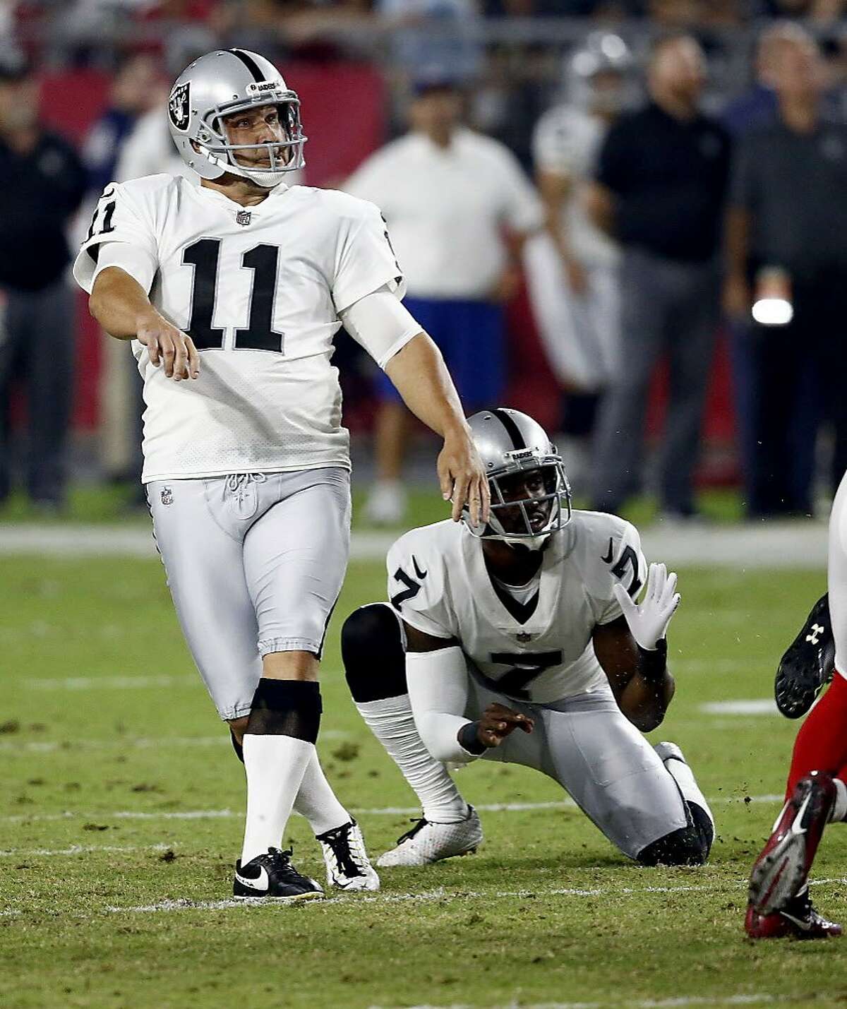 Raiders, Sebastian Janikowski resolve contract impasse, but he’s still hurt