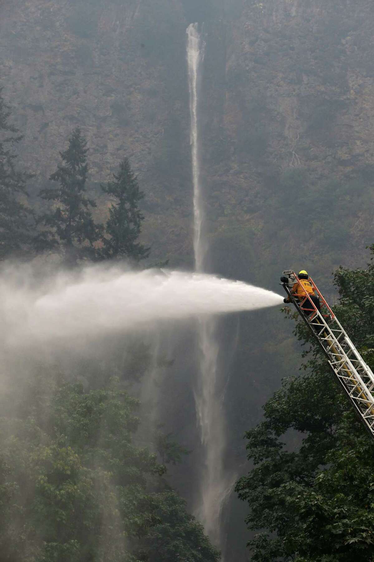 Eagle Creek fire hits Multnomah Falls