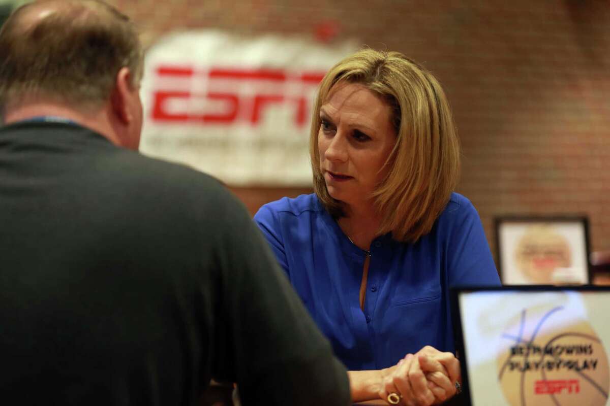 Sports media: Beth Mowins getting NFL play-by-play shot