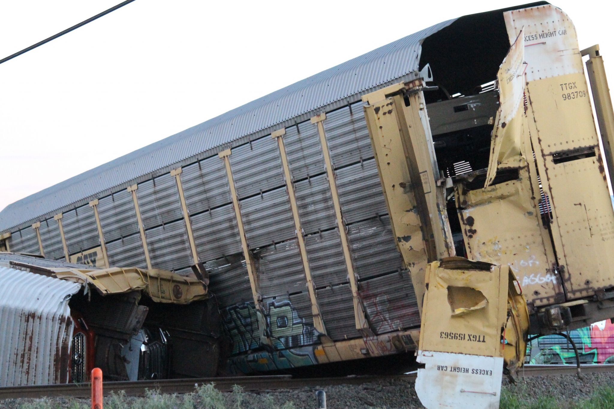 Train derails on Southwest Side, leaves residents without power
