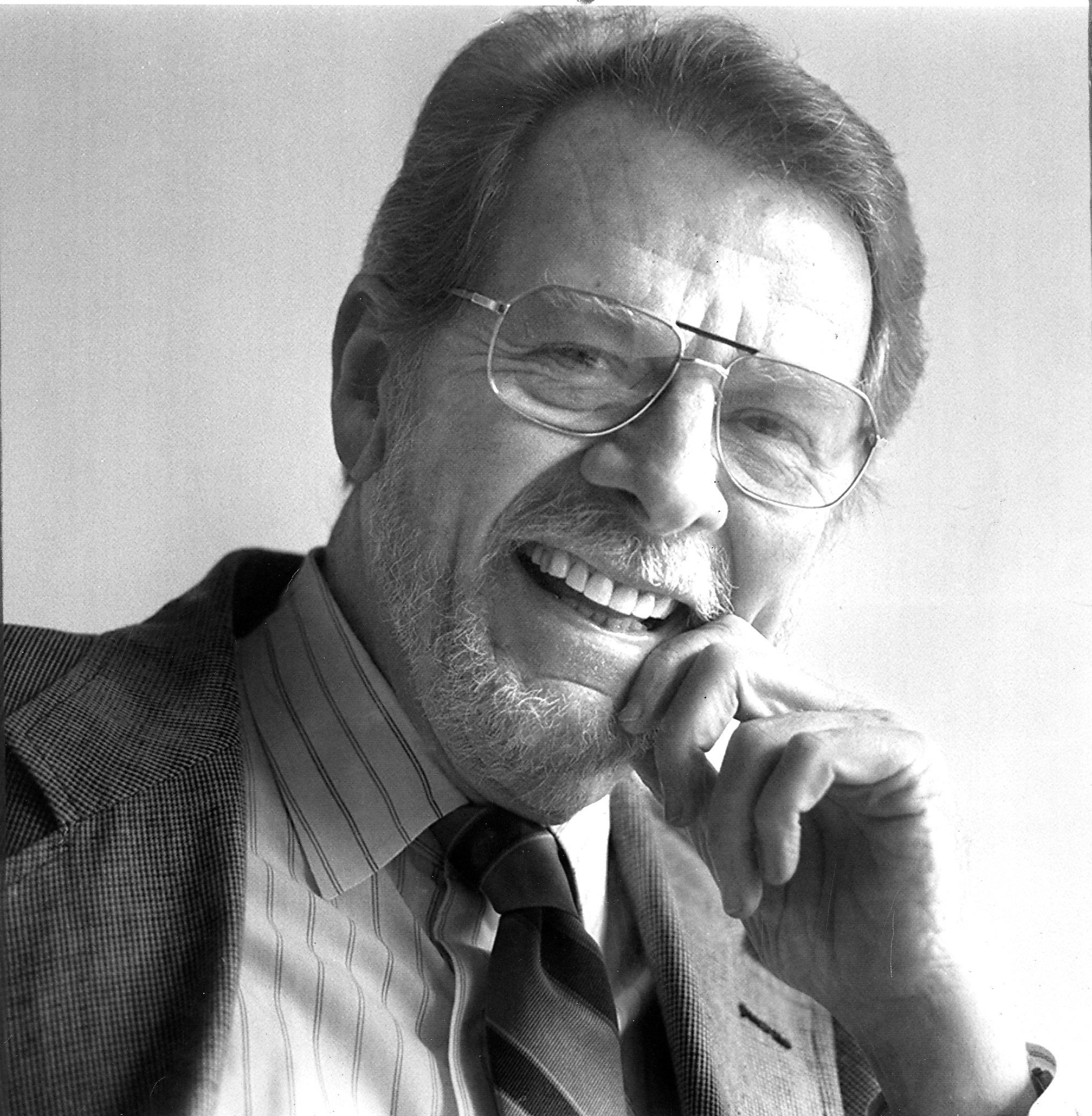 Lloyd Watson, former Chronicle business reporter and columnist, dies