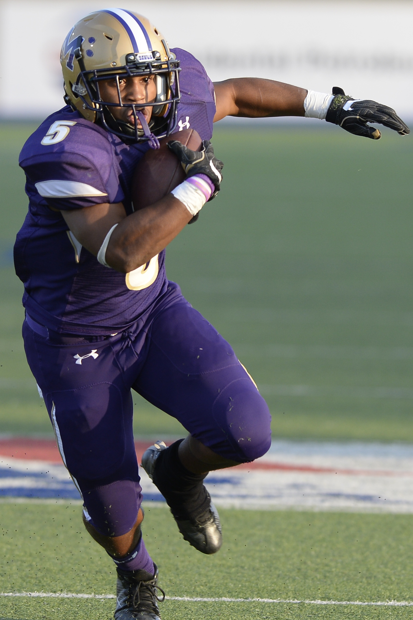 HS FOOTBALL: MHS' Gates won't back down because of size