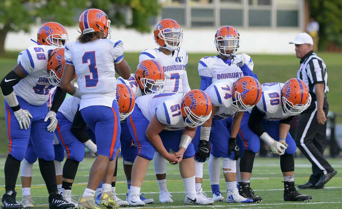 The DAILY 5: The best helmets in high school football