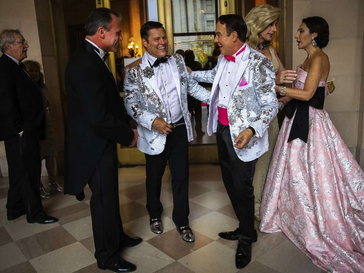 An Opera gala with a cast of thousands, all a-glitter