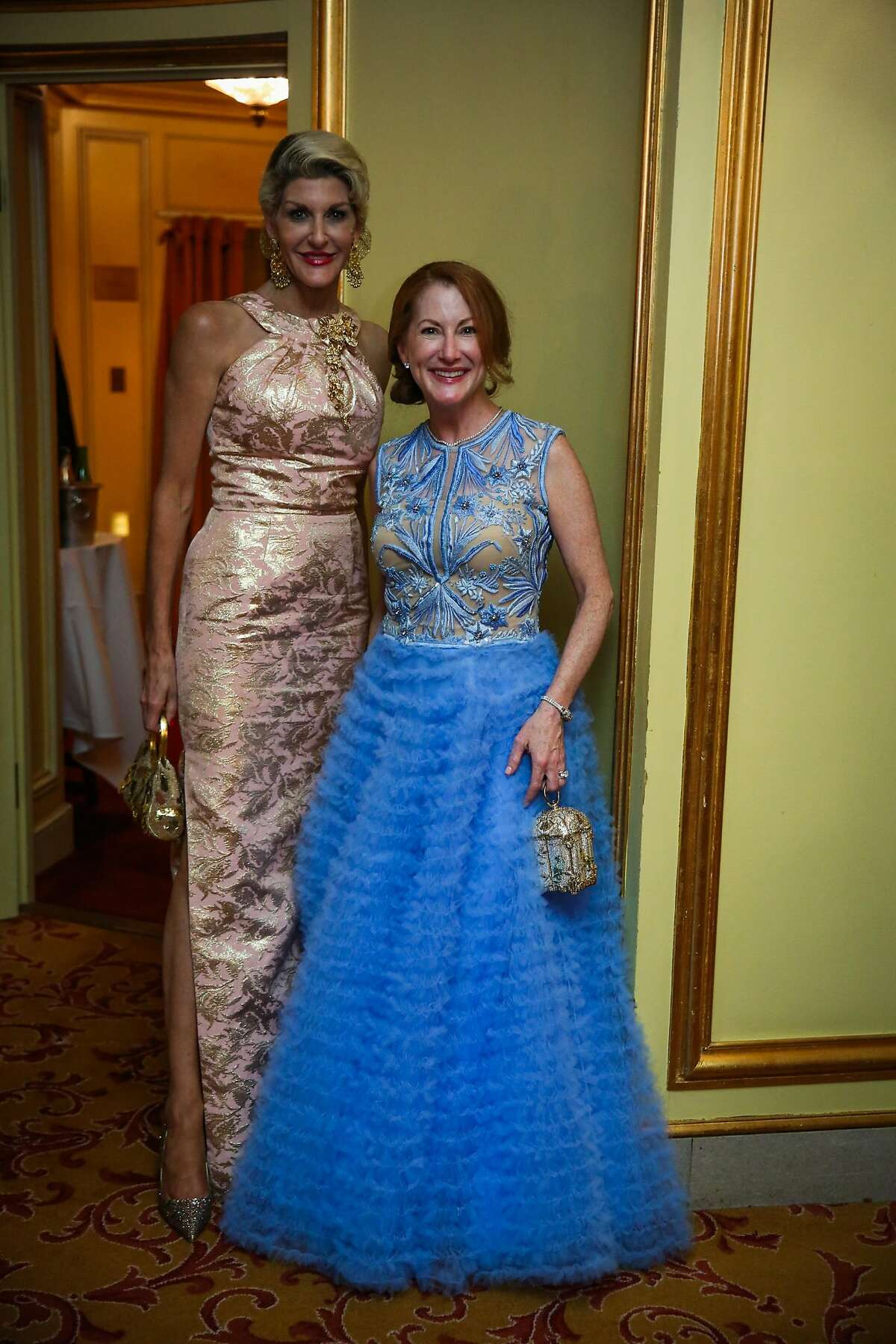 An Opera gala with a cast of thousands, all a-glitter