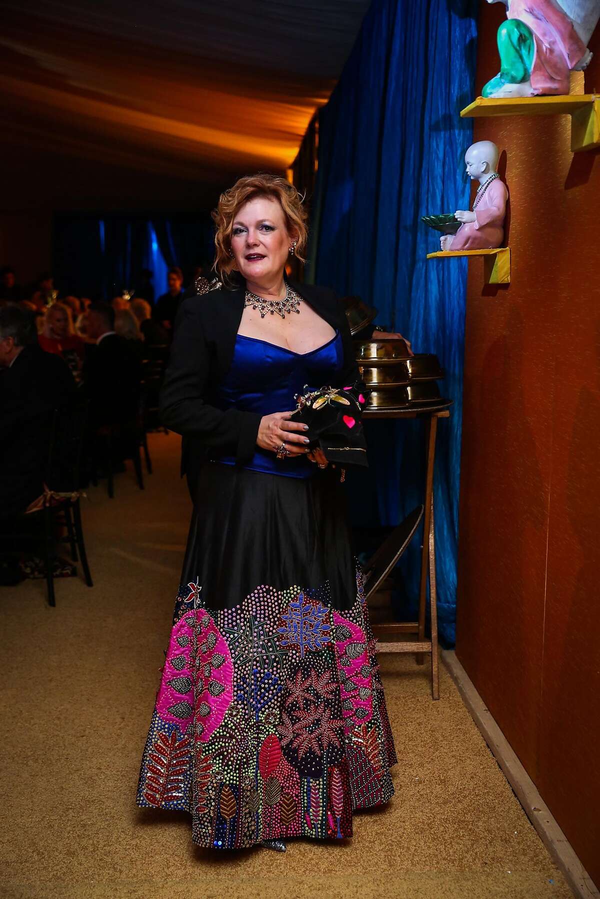 An Opera gala with a cast of thousands, all a-glitter