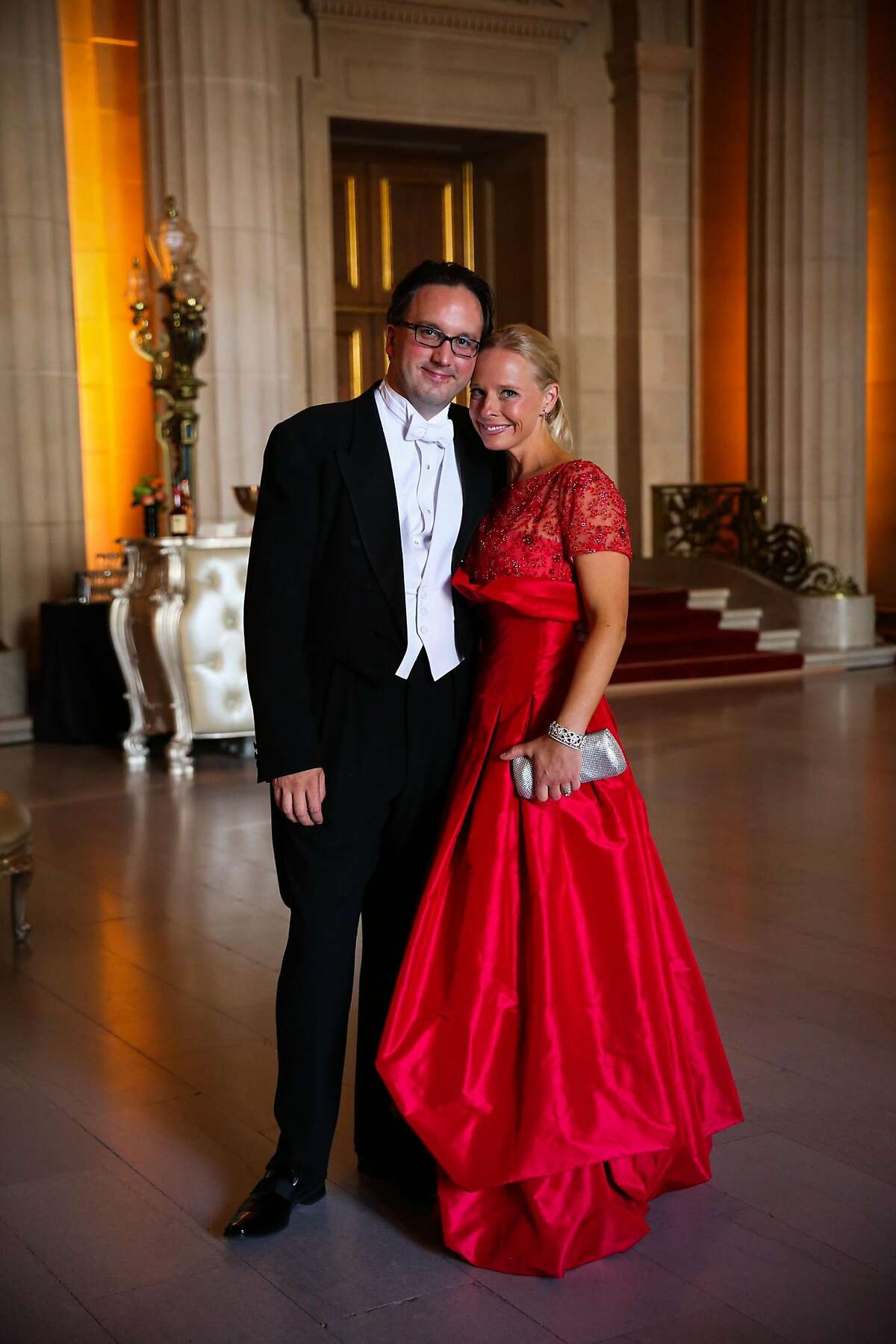 An Opera gala with a cast of thousands, all a-glitter