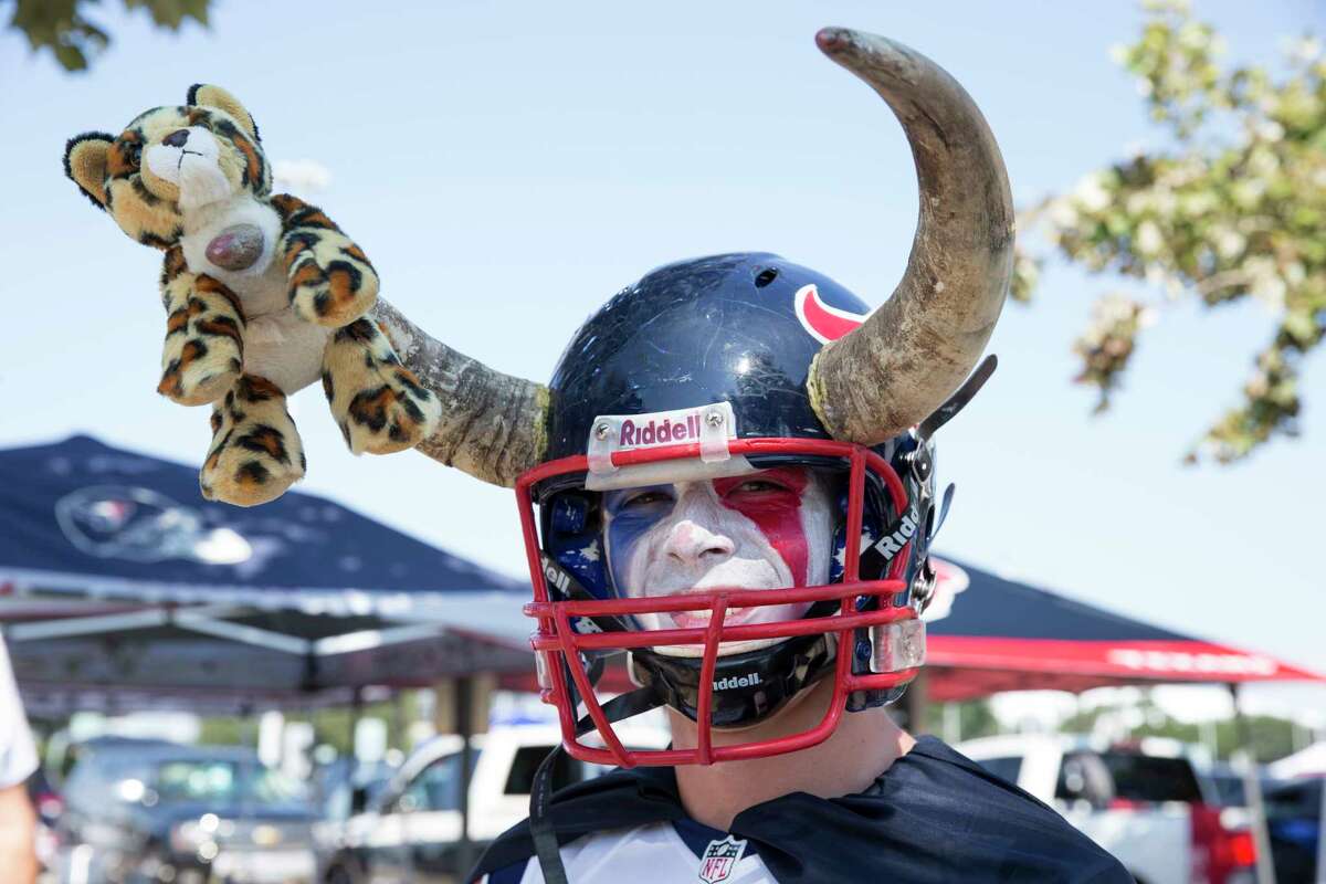 Texans fans show up looking 'Houston Strong' for gameday tailgating