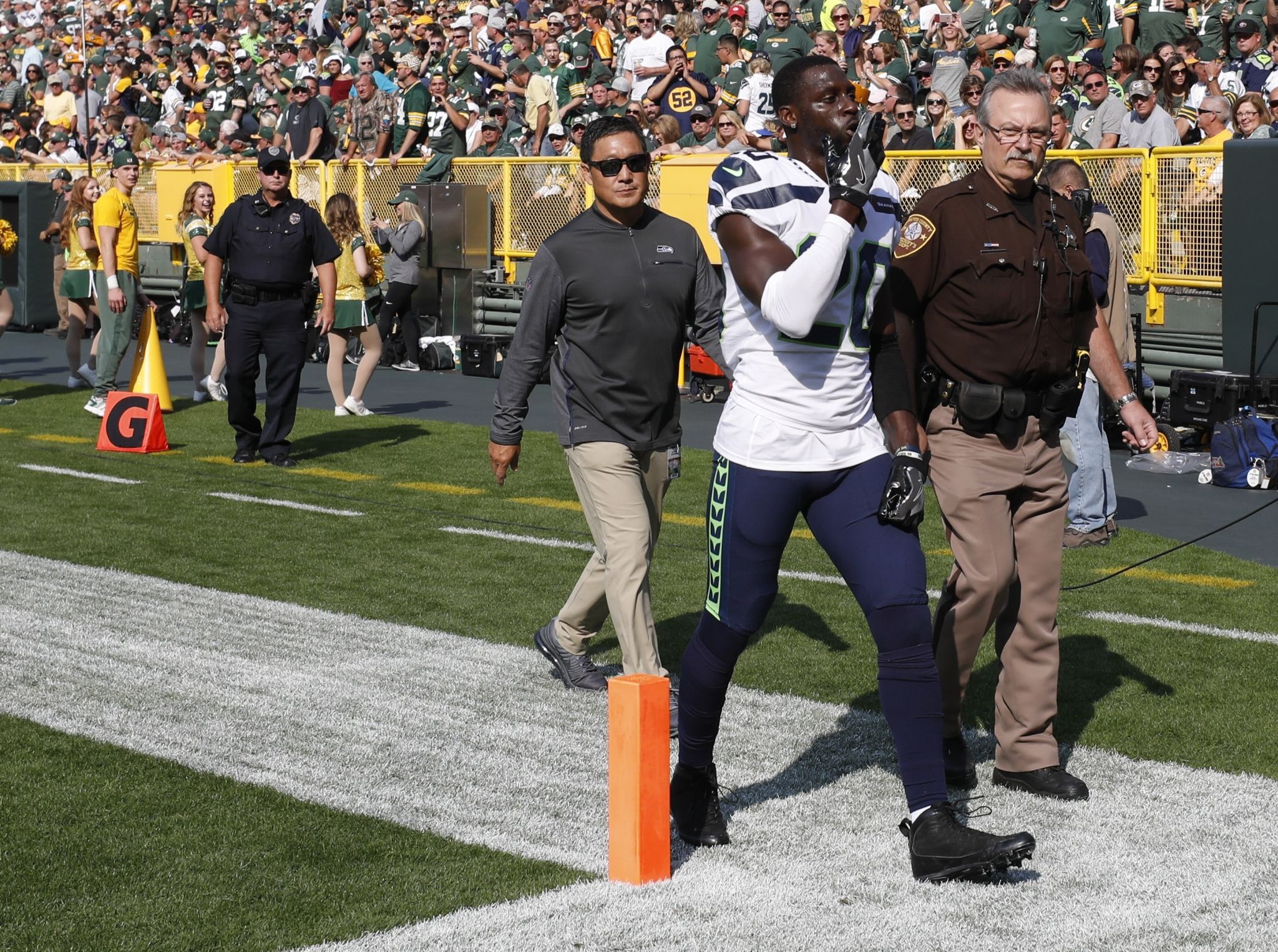 Seahawks' Jeremy Lane ejected for throwing punch at Packers WR
