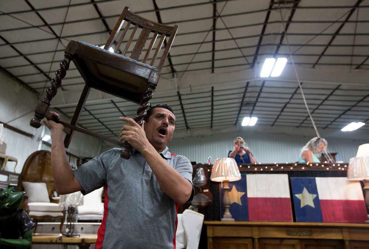 Partylike auctions attract bargain hunters, art lovers