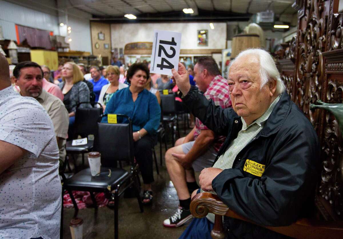 Partylike auctions attract bargain hunters, art lovers