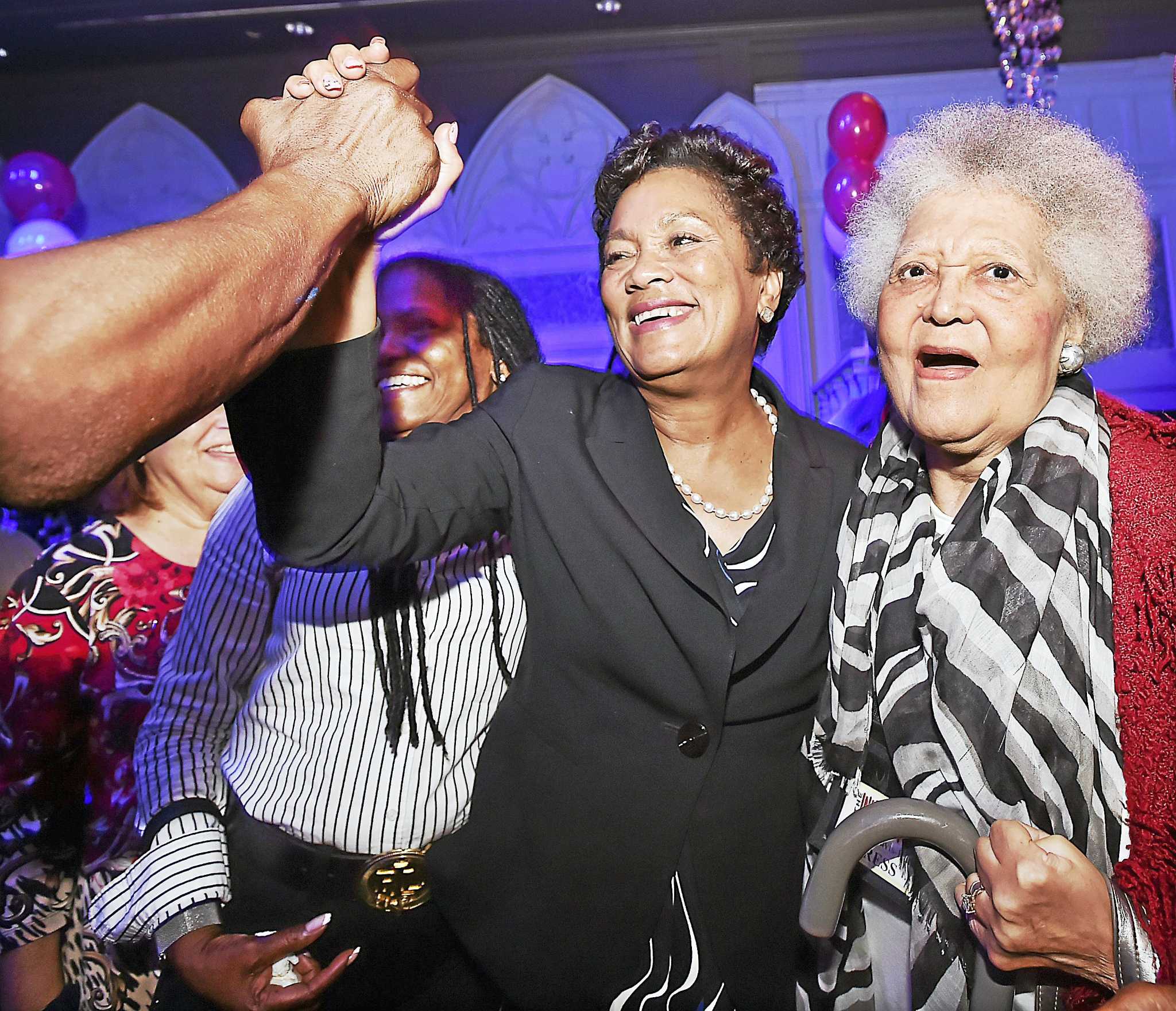 New Haven’s Mayor Harp routs challenger to win Democratic nomination