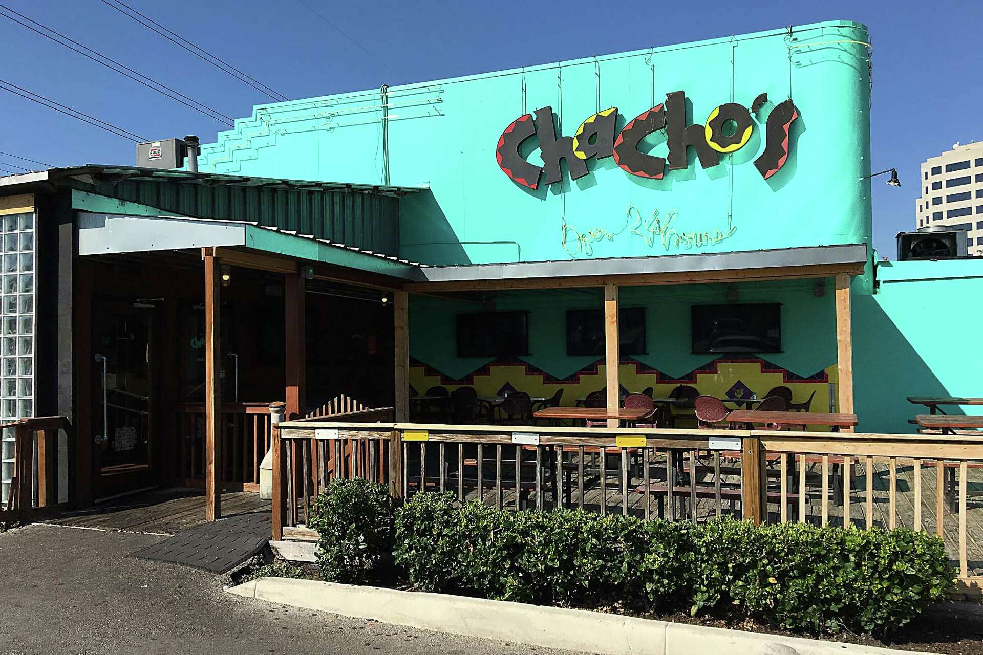 Which Chacho's locations are still open in San Antonio?