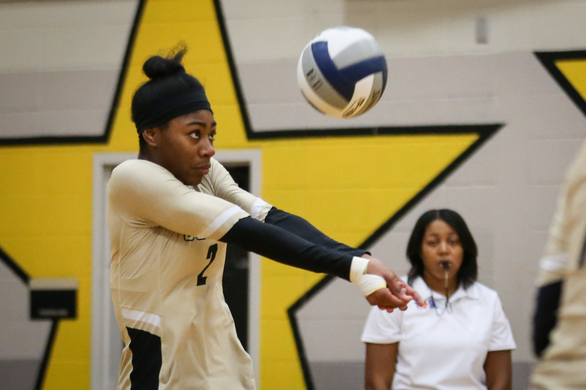 VOLLEYBALL: Conroe not dropping many sets during current run