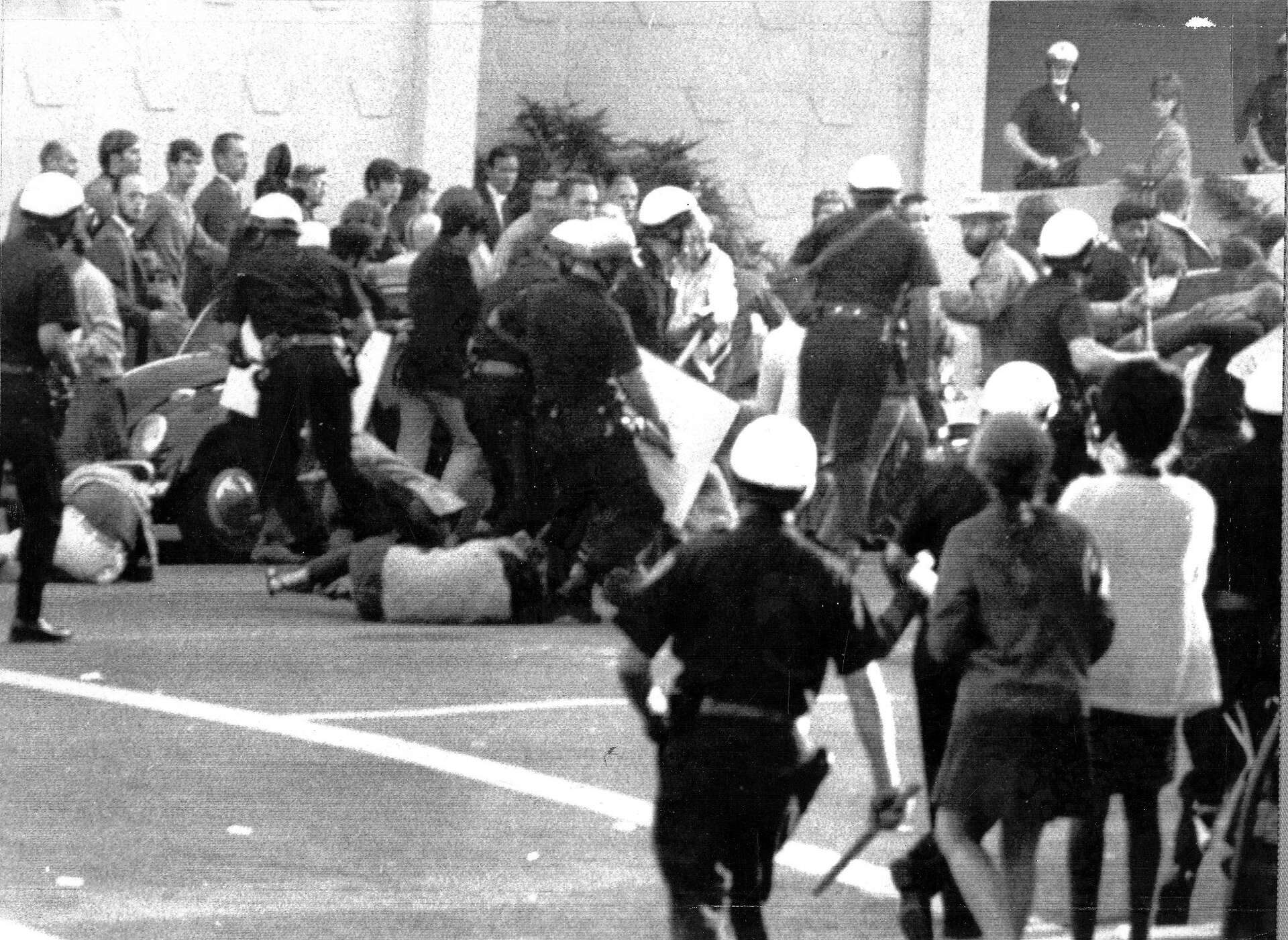 1967 Vietnam War protest photos show savagery by police in Oakland