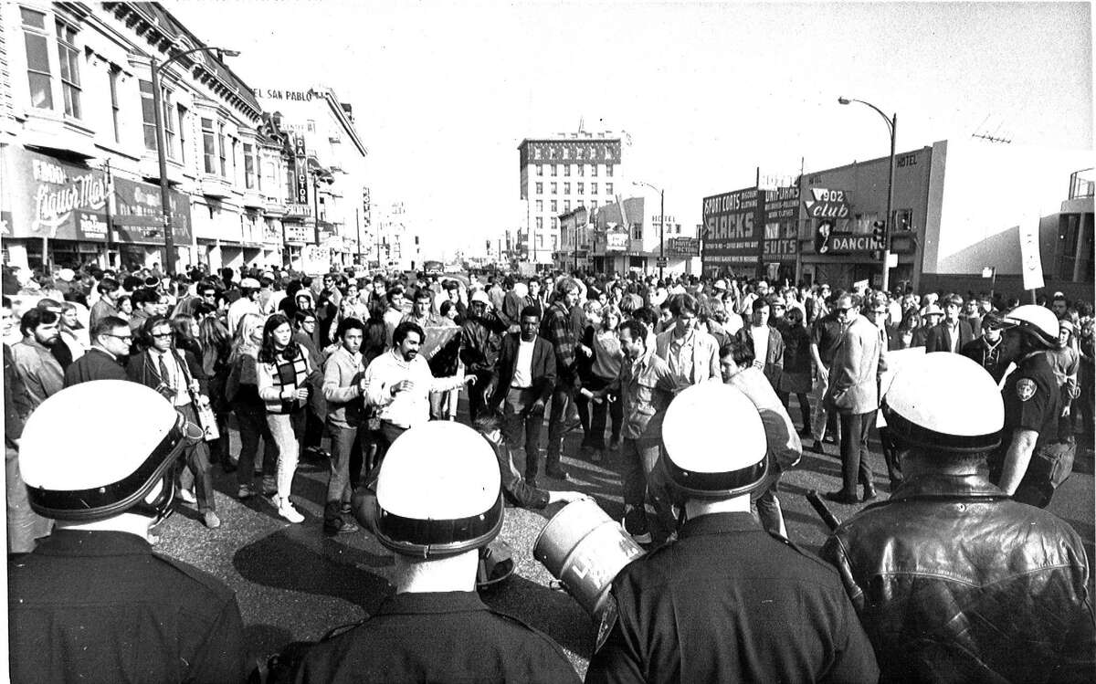 1967 Vietnam War protest photos show savagery by police in Oakland