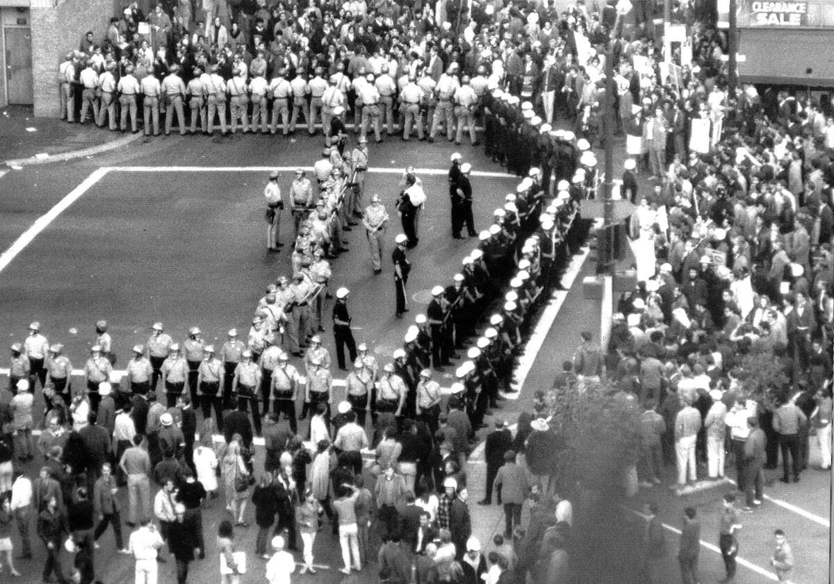 1967 Vietnam War protest photos show savagery by police in Oakland